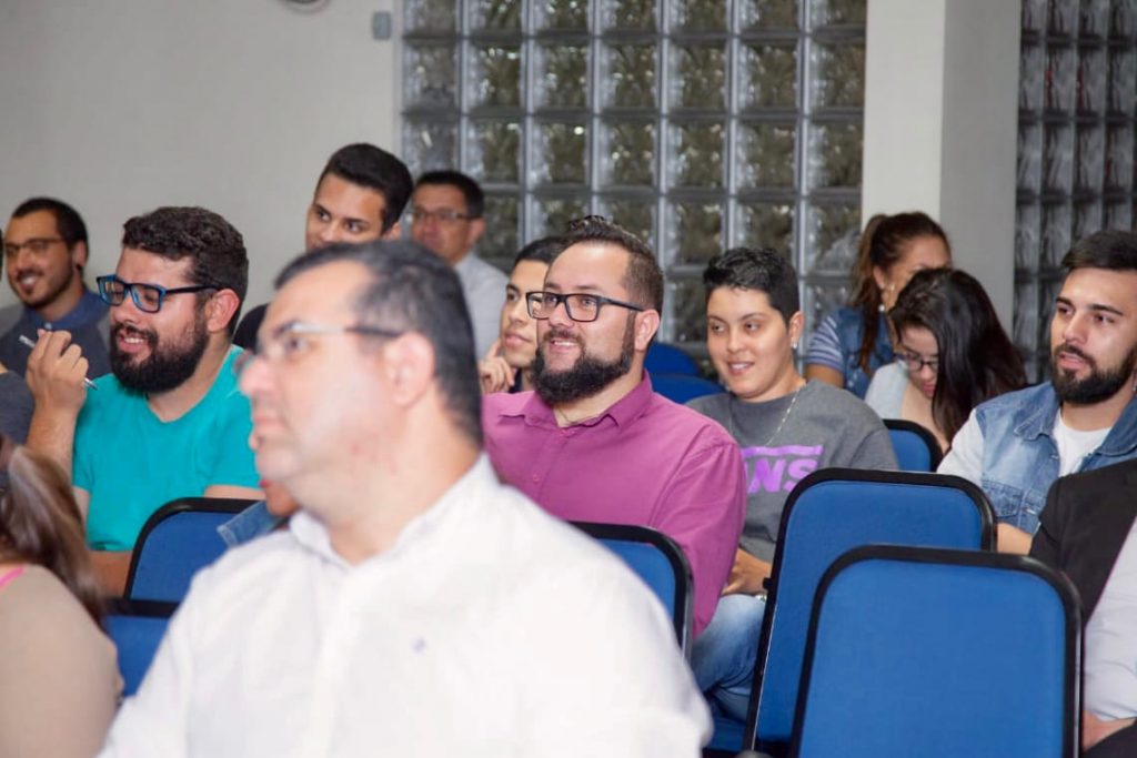 Alexandre Pontes, gestor e Marketing de Serviços na TIM, realiza ...